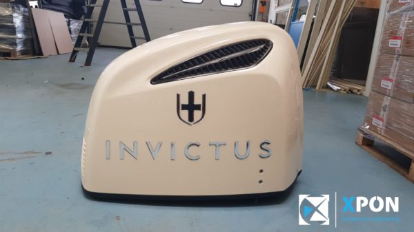 Invictus logo boot en motorkap - Xpon